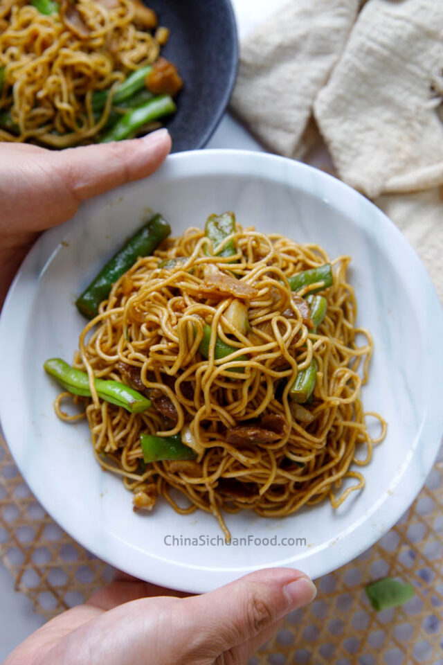 Chinese Braised Noodles with Green Beans – China Sichuan Food