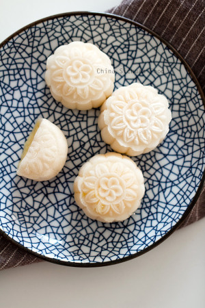 Snow Skin Mooncake-Video Recipe with Custard Filling - China Sichuan Food